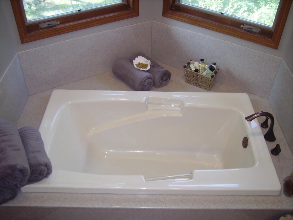 How to Choose the Right Bathtub for Your West Lake Hills Home | 1 Day ...